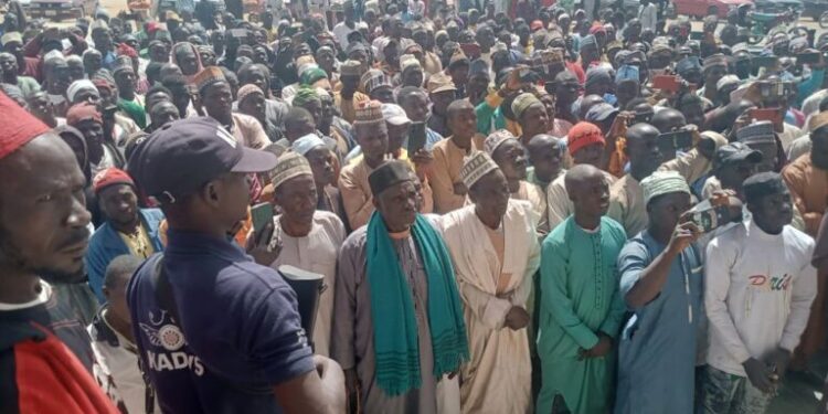 Harin 'Yan Bindiga: Jama'a Sun Yi Zanga-zanga A Kaduna, Sun Nemi ...